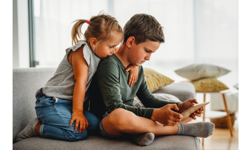 How to Balance Screen Time While Homeschooling Online | Bridgeway Academy