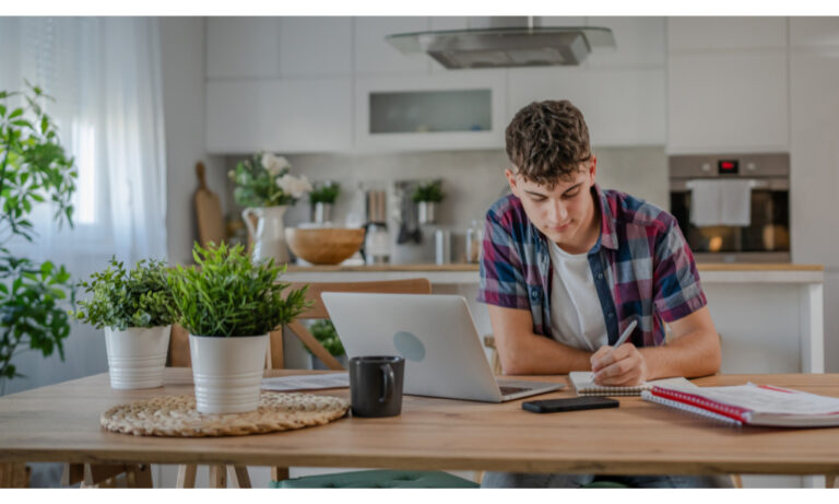 Top Tips for Promoting Independent Learning While Homeschooling